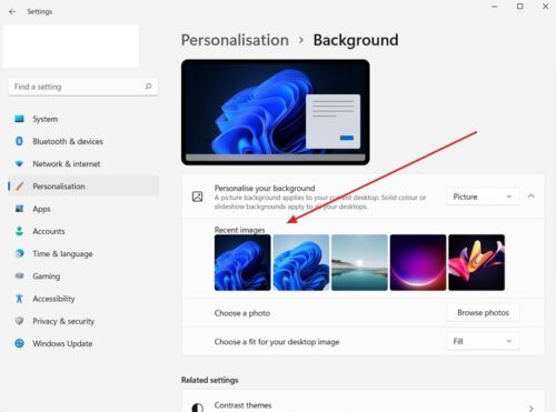 Wallpaper on second monitor turns black after logging in
